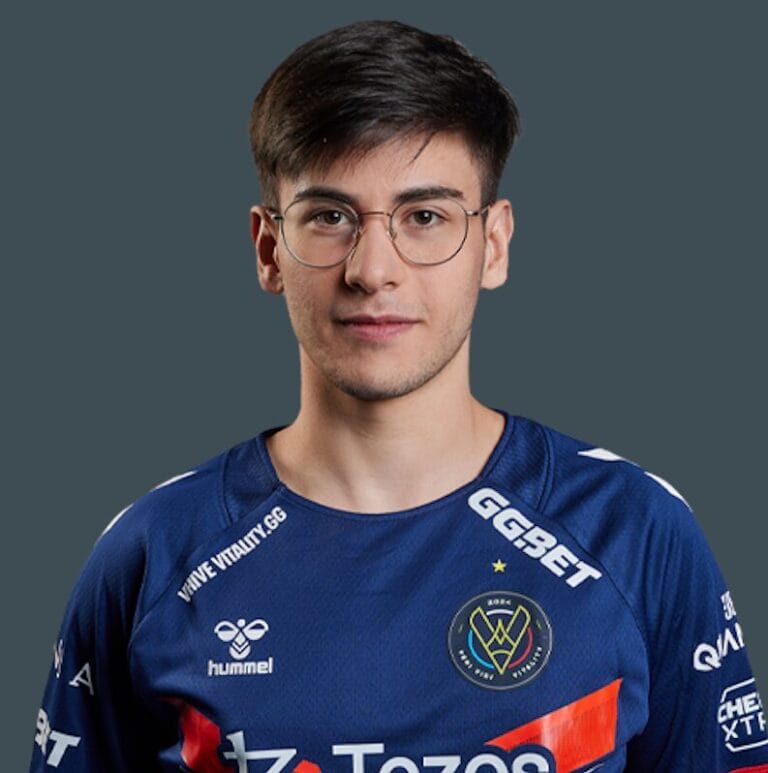 flameZ CS2 Settings, CrossHair & Config File | HeavyBullets.com